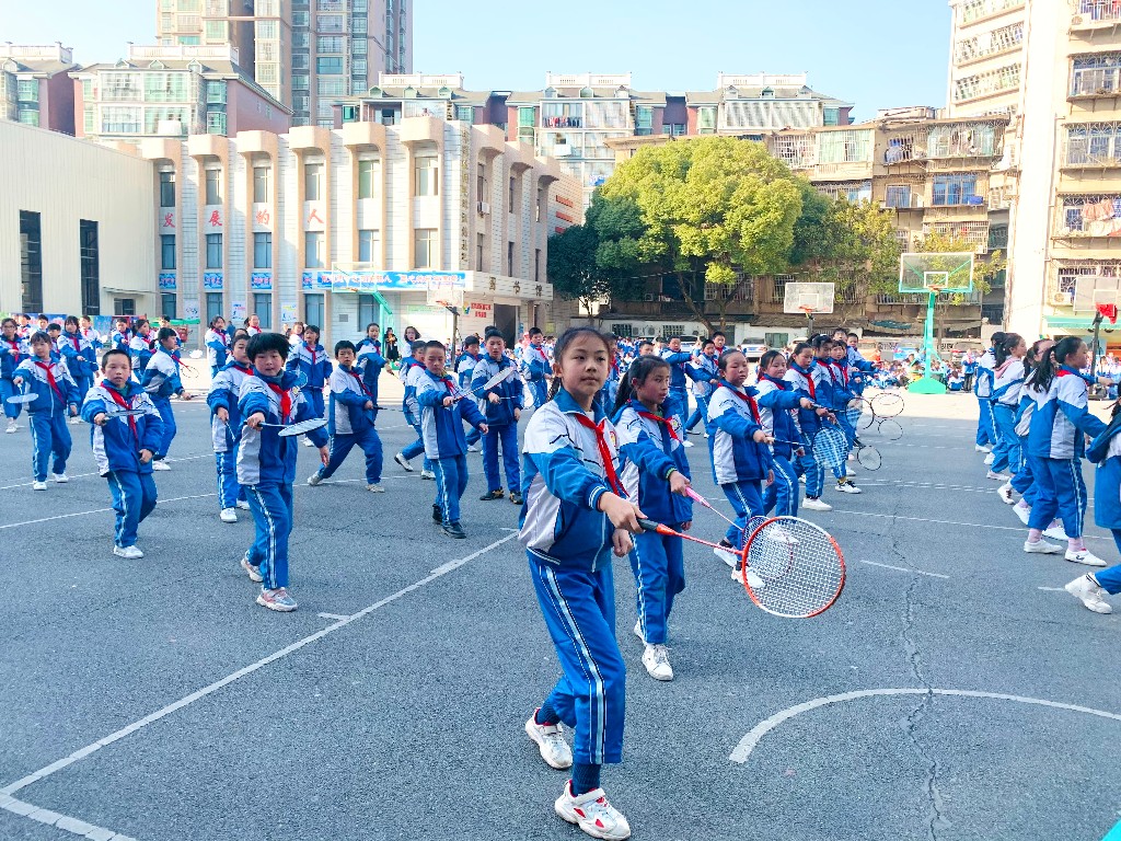 【区教育局】东风教育集团东风校区举行羽毛球操比赛-珠晖区人民政府门户网站